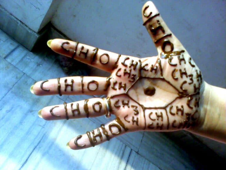 The Chemistry of Mehendi: Composition, Side effects, and Reliable ...